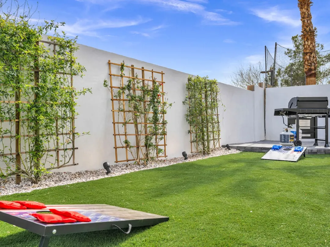 Pool, Hot Tub, Game Room And Mini Golf - Luxurious Haven - Las Vegas, NV