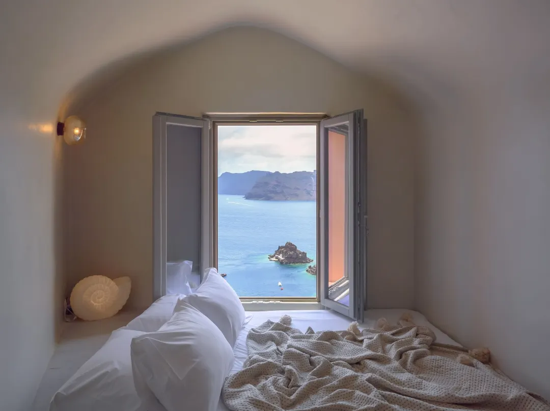 Oia Waves By Sv - Oia