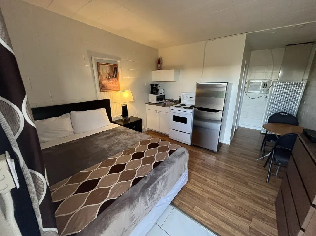 West Castle Motel - Pincher Creek