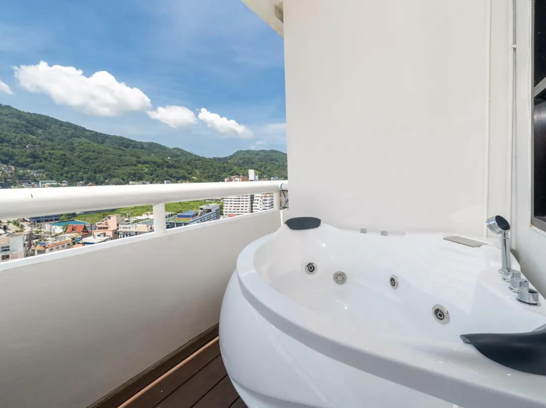 Apartment With Jacuzzi -Patong Tower Best Location - Patong Beach