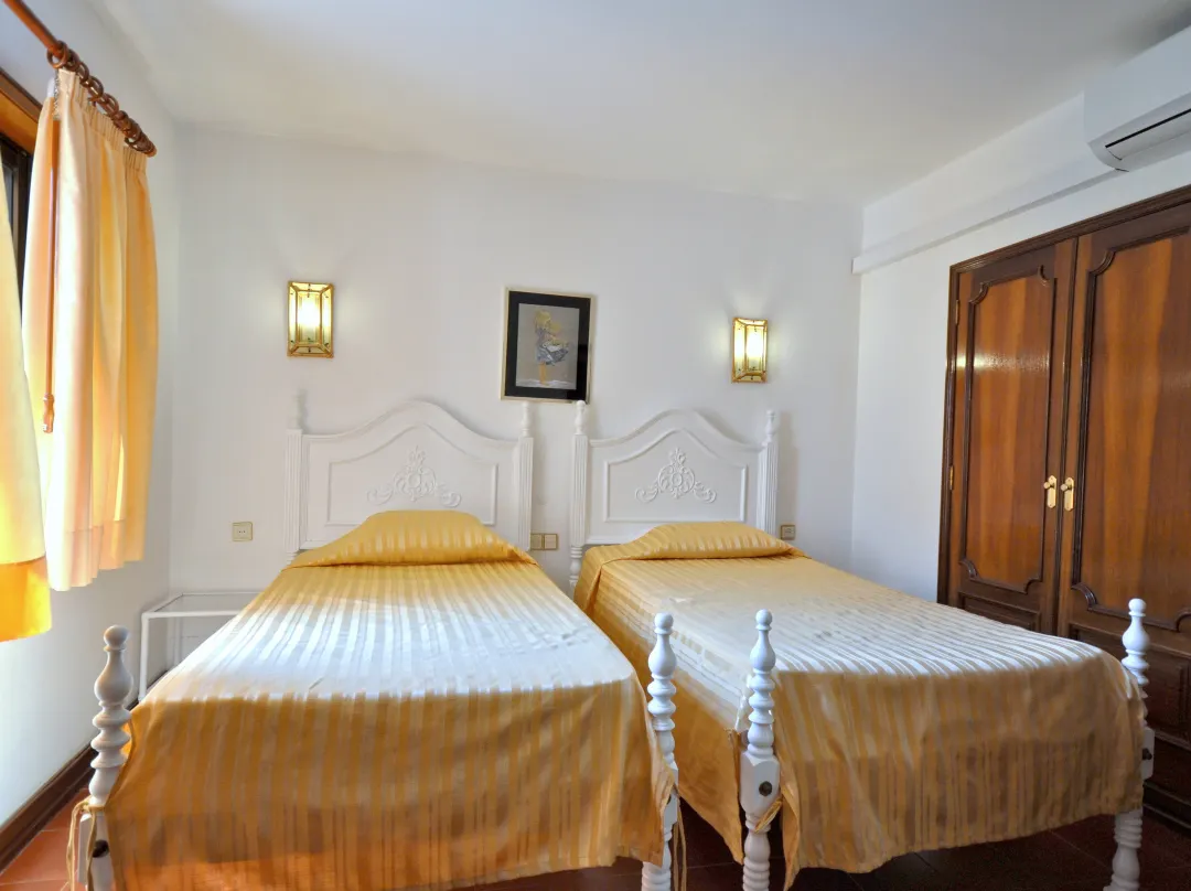 Set In Good Sized, Mature Gardens Which Afford A Very Good Degree Of Privacy And - Vilamoura