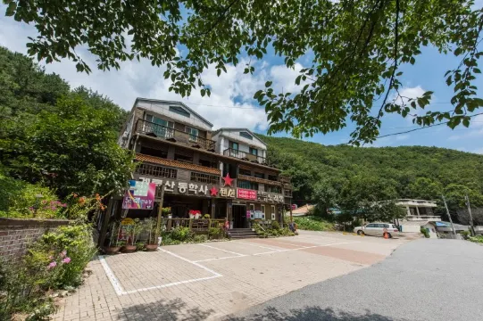 Gongju Gyeryongsan Donghaksa Star Pension - Daejeon