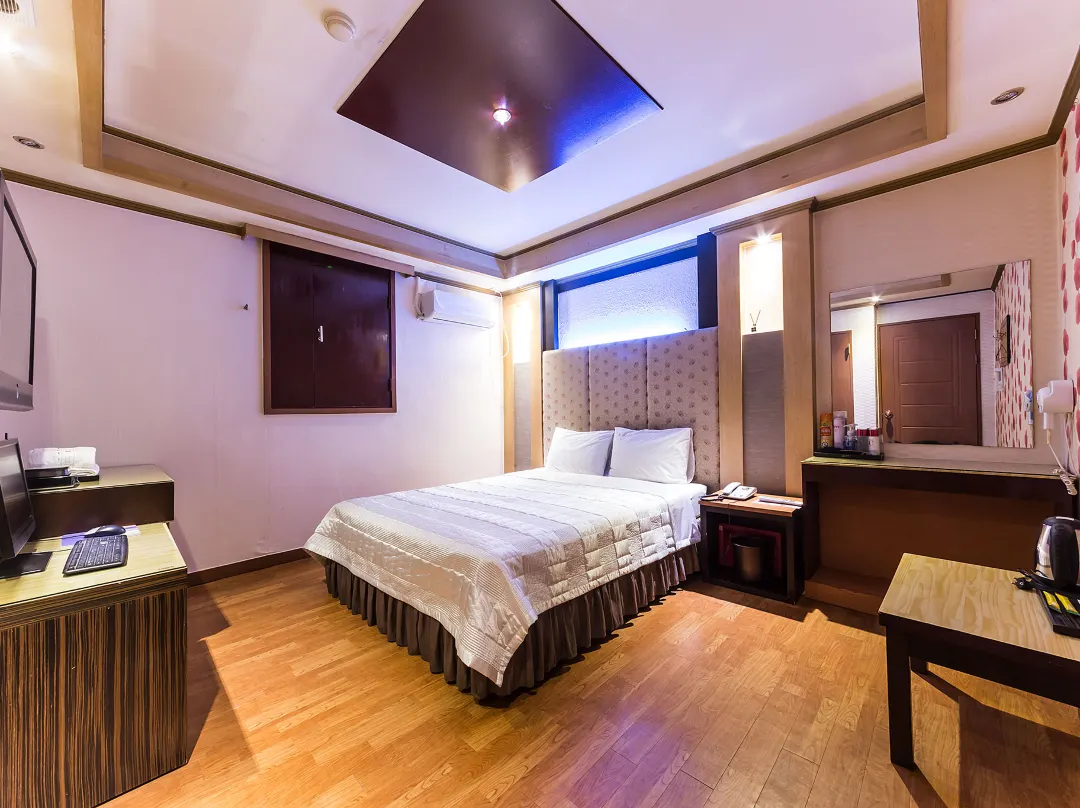 Suwon City Hall Station Soo - Suwon-si