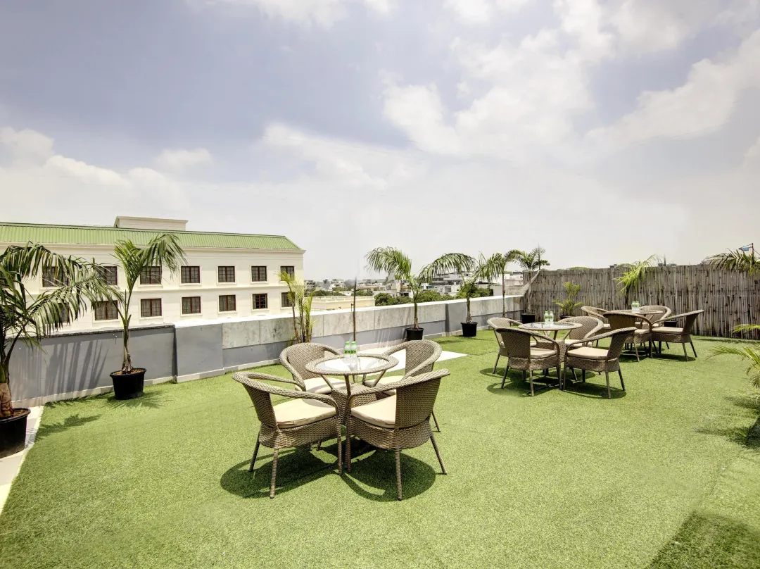 Saltstayz Premier - Cyber Hub - Gurugram
