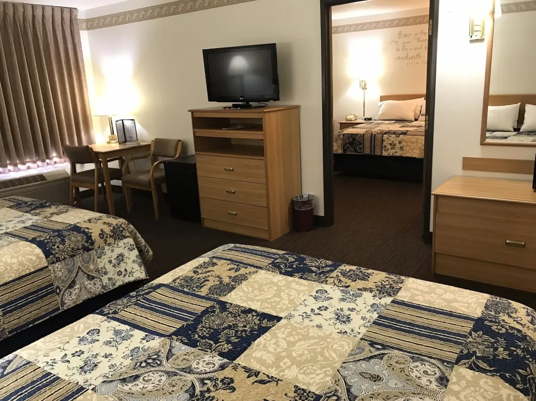 Dutch Country Inn - Iowa