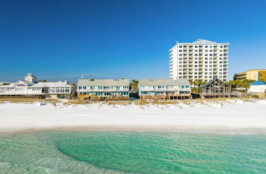 Serene Balcony And Convenient Parking - Charming Coastal Haven - Destin, FL