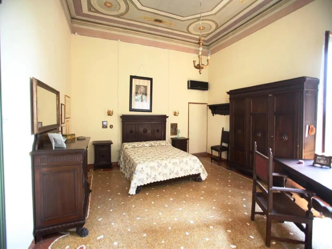 Castle In Veneto With Garden & History - Bassano del Grappa