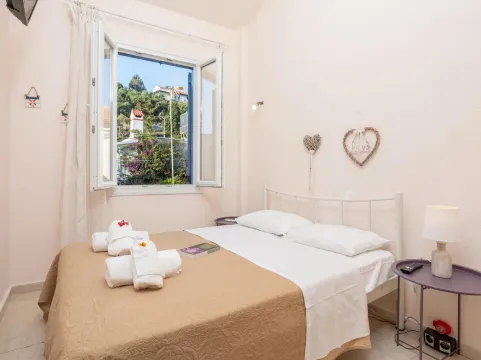 Flora Maisonettes 2 - Paxi