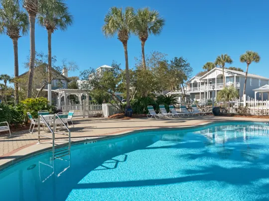 Charming Southern Retreat With Pool And Spacious Yard - Inviting Oasis - Destin, FL