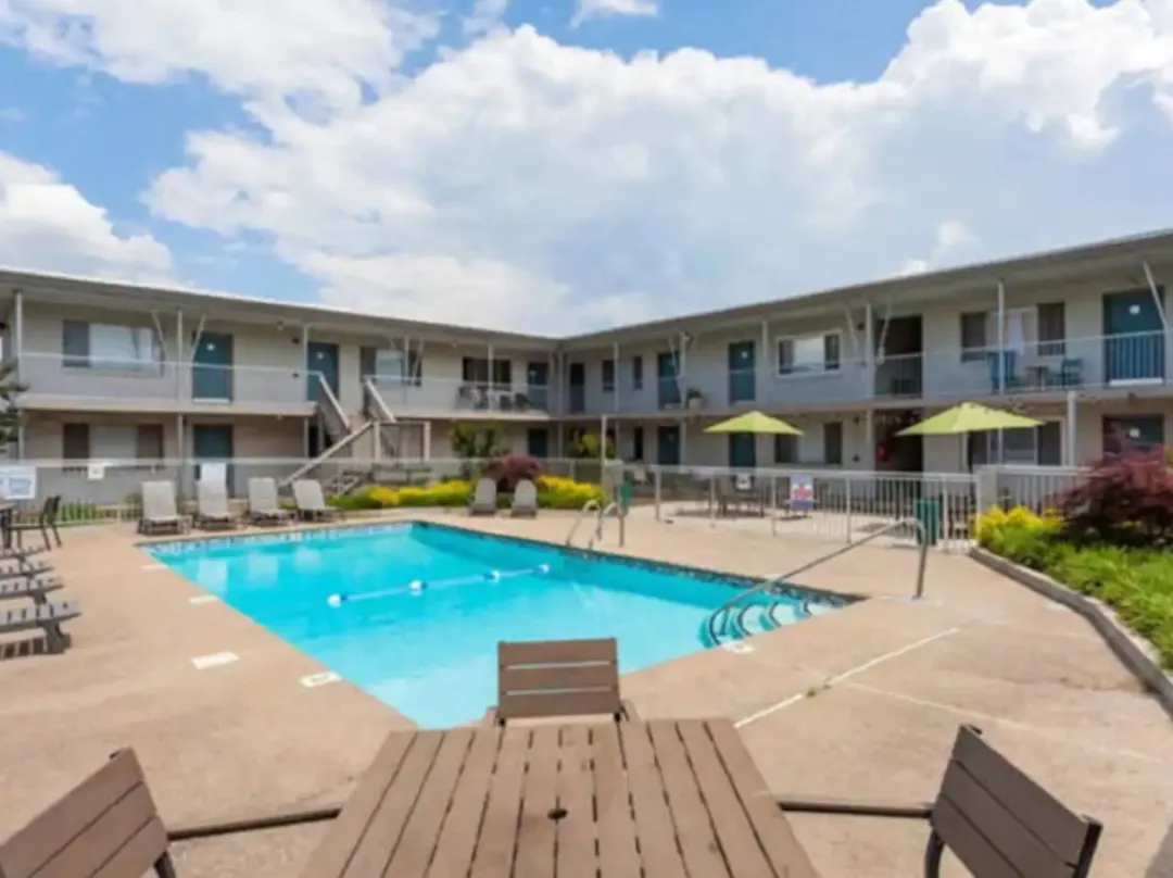 Top Floor Retreat With Pool And Concierge Services - Charming Oasis - Brentwood, TN