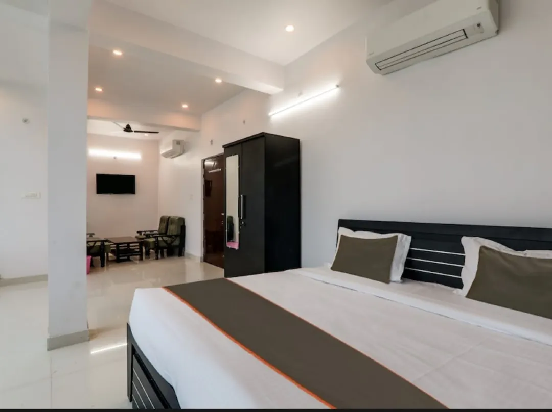 Divine Glory Hotel - Lucknow