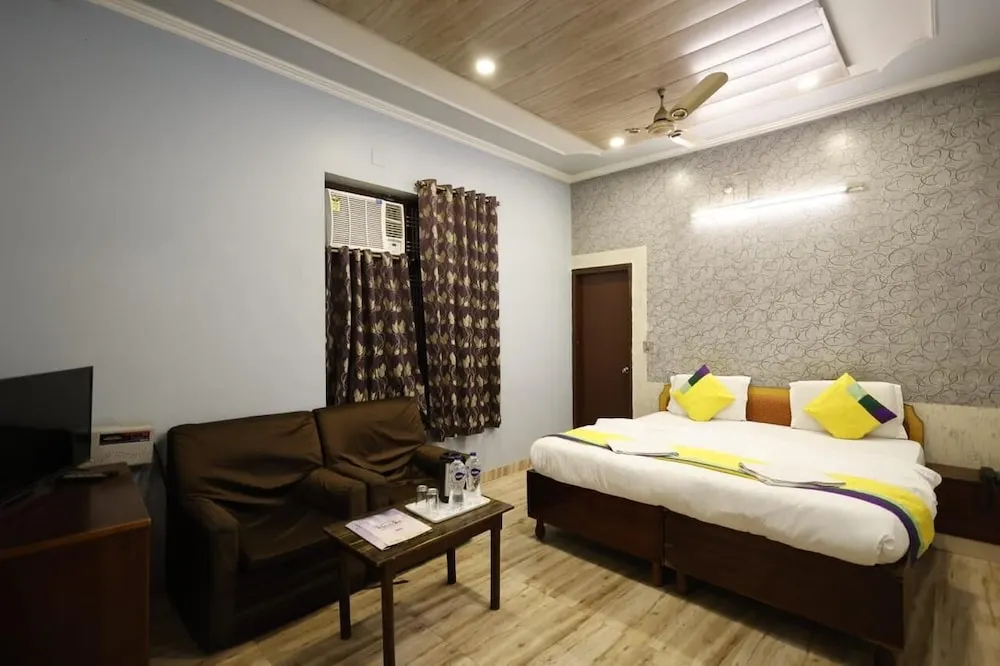 Hotel Kameshut Garden Bar And Restaurant - Varanasi