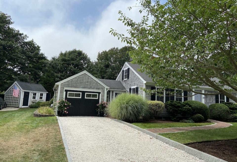Pristine Chatham home walkable to town, CBI, Fish Pier and baseball ...