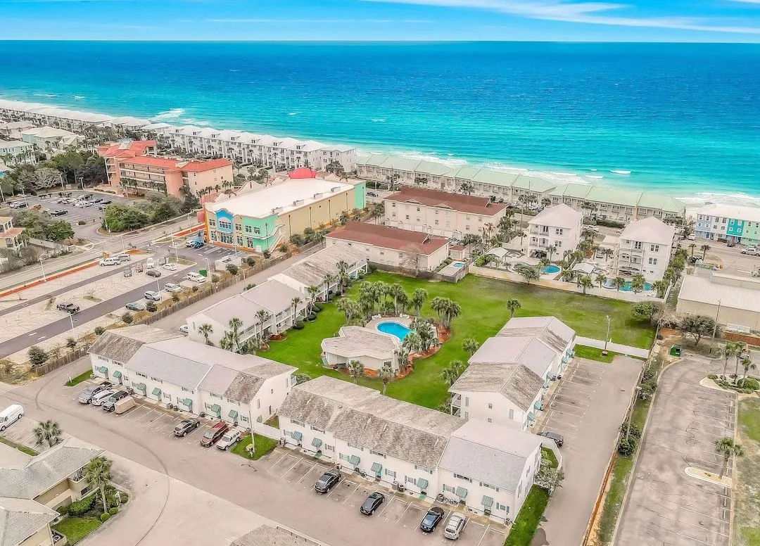 Gulf Breeze And Pool Deck - Chic Coastal Haven - Miramar Beach, FL