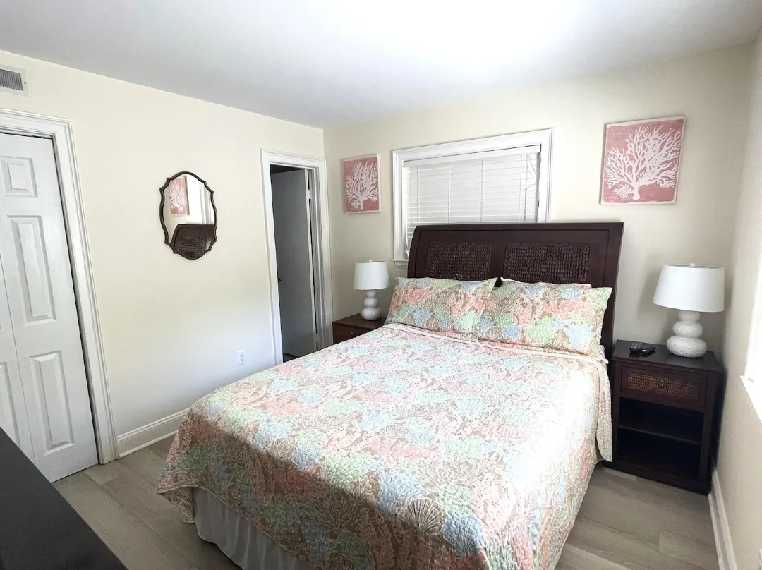 Roomy Open Layout And New Stainless-steel Appliances - Bright Charming Retreat - Hilton Head Island, SC