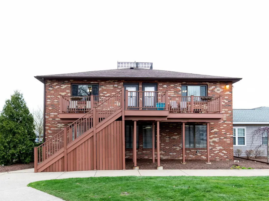 Modern Decor And Combined Balcony - Charming Coastal Escape - Sandusky, OH