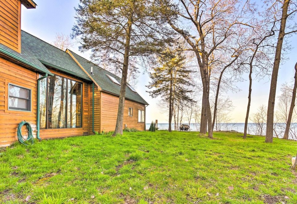 Lakefront Applegate Retreat w/ Private Beach!,Sanilac Township ...