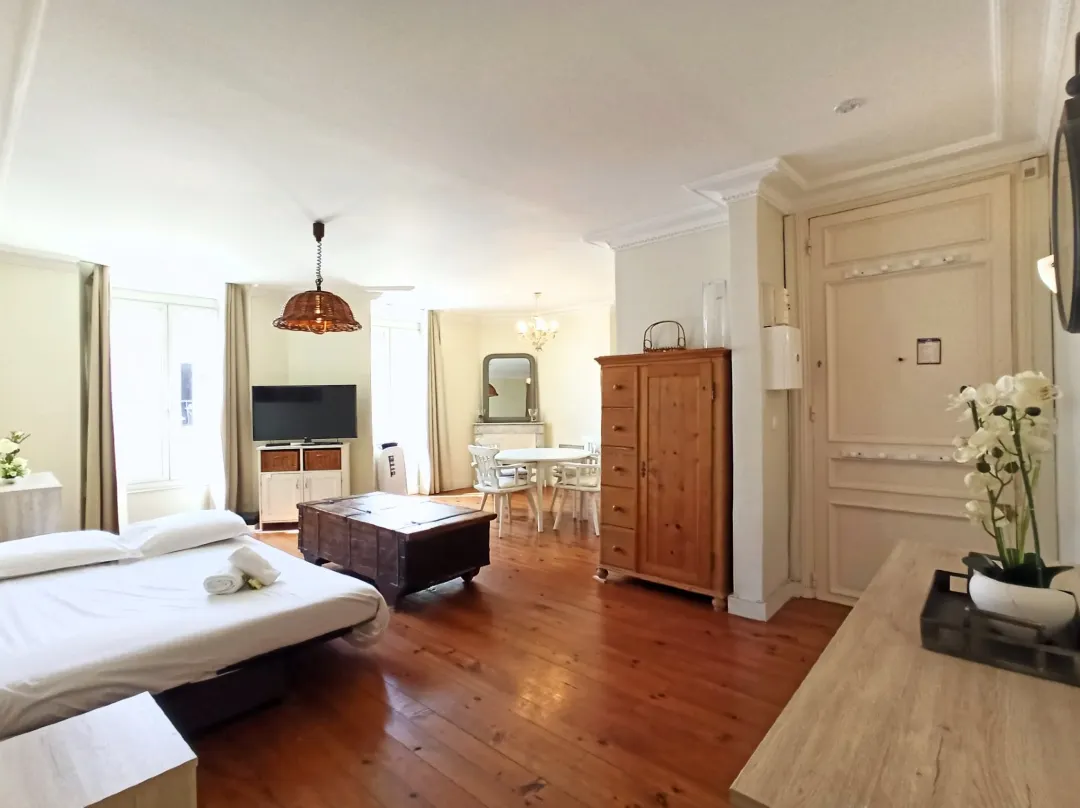 Provencal Style And Large 1 Bedroom Rue Florian - Cannes