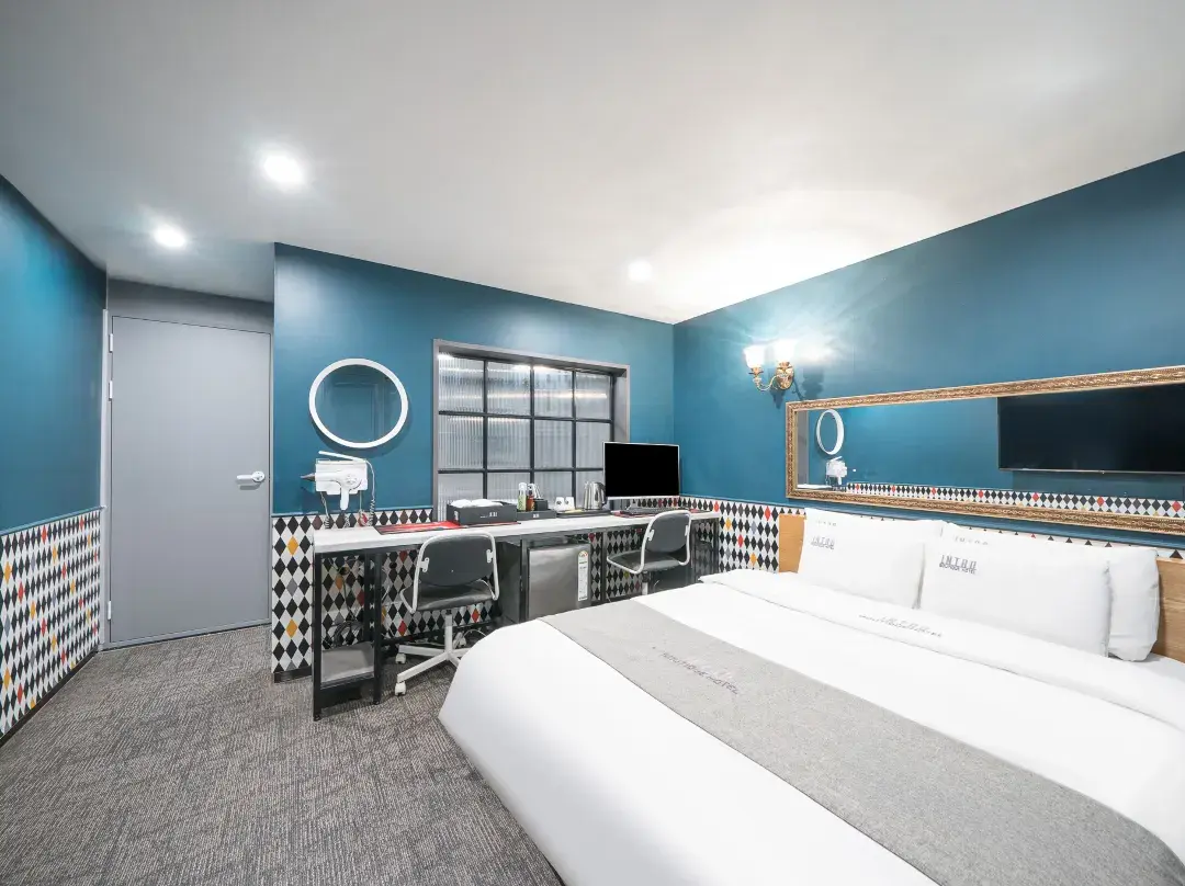 Jeonju Junghwasandong Hotel Intro) - Jeonju