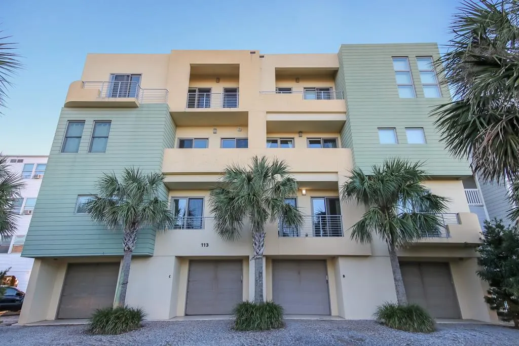 Ocean View And Spacious Living Areas - Lavish Coastal Retreat - Johns Island, SC