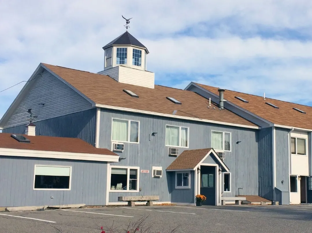 Eagle's Lodge Motel - Maine