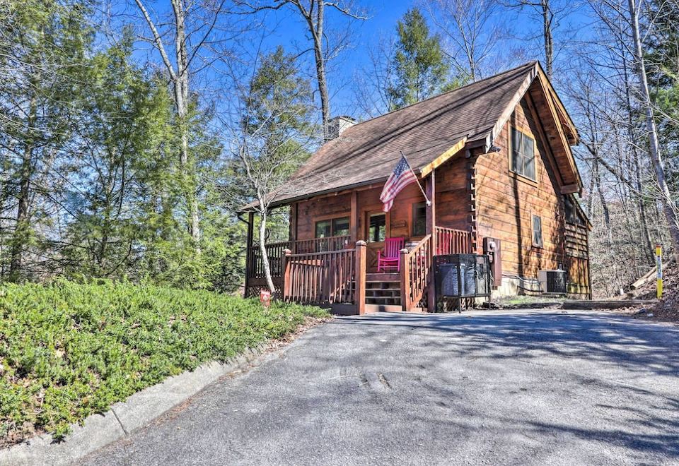 Cozy Cabin w/ Hot Tub in the Heart of Pigeon Forge : Avis, Tarifs ...