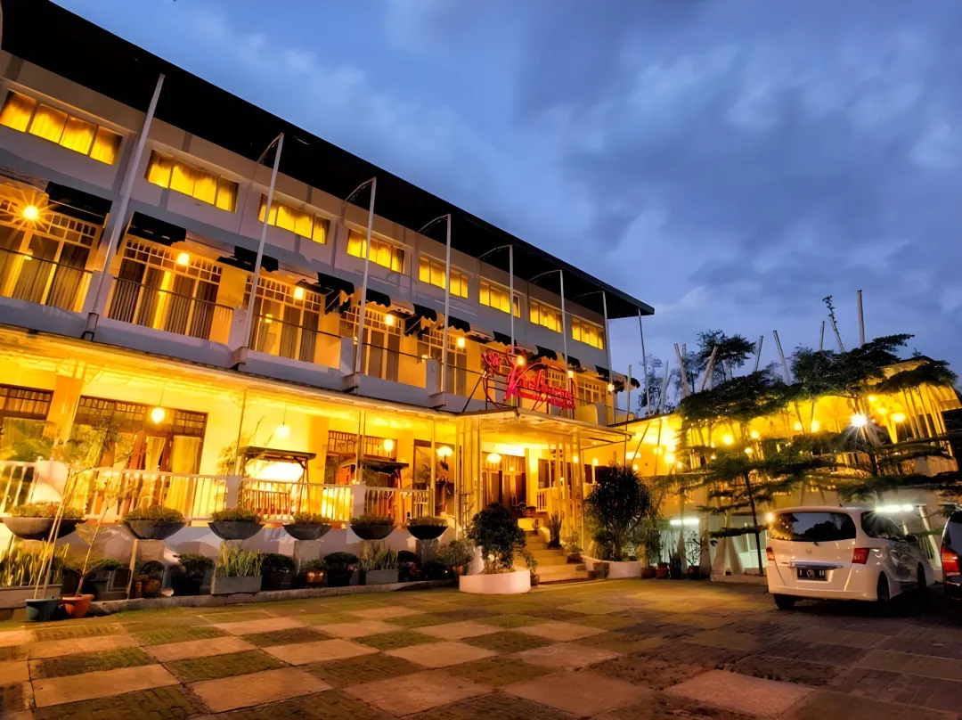 The Victoria Luxurious Guesthouse - Bandung