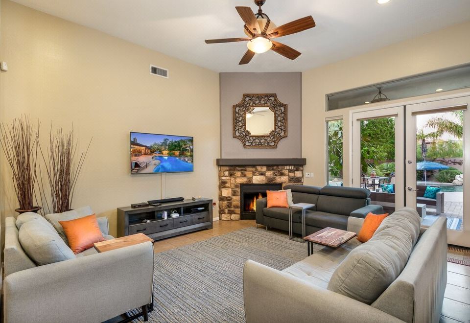 Prime Location, Heated Pool with Baja, Fun Game Room, Fire Pit, BBQ, VR ...