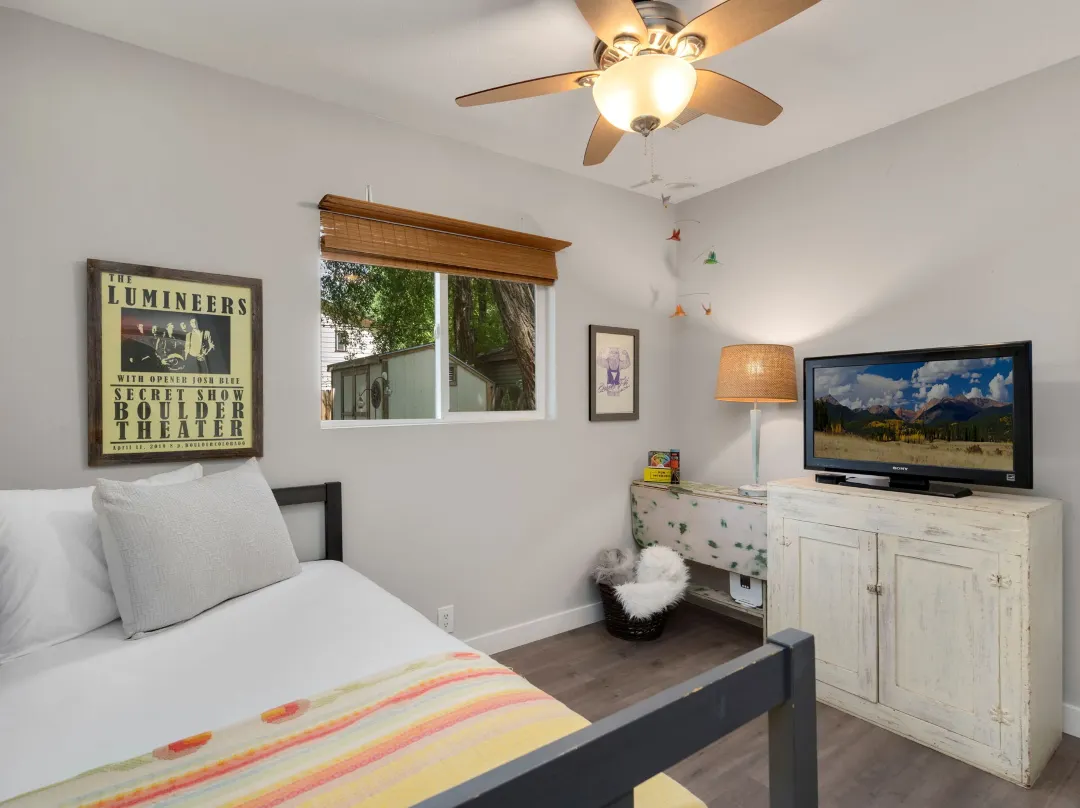 Fenced Backyard With Outdoor Seating And Bikes - Charming Vintage Escape - Arrowhead, CO