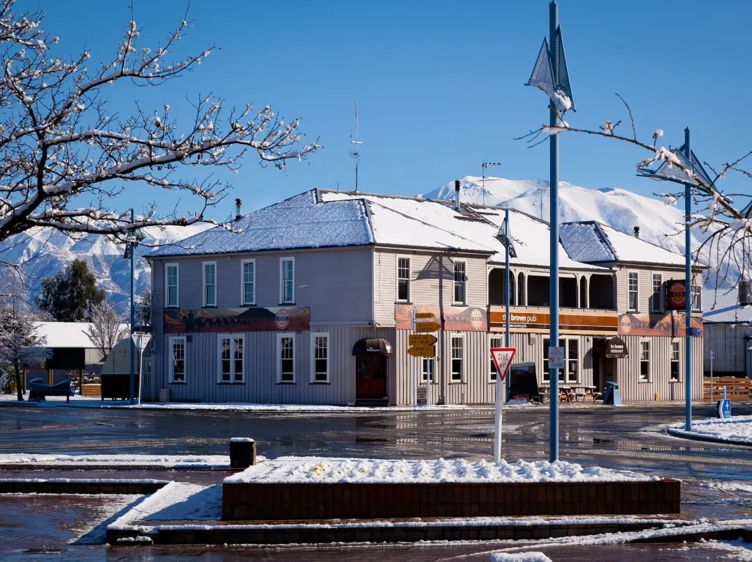The Brown Pub - West Coast
