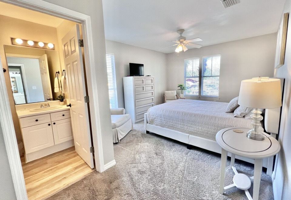 4 Bedrooms (3 Master Suites + Bunk/ ARCADE room) 1,000 MBPS, Santa Rosa ...