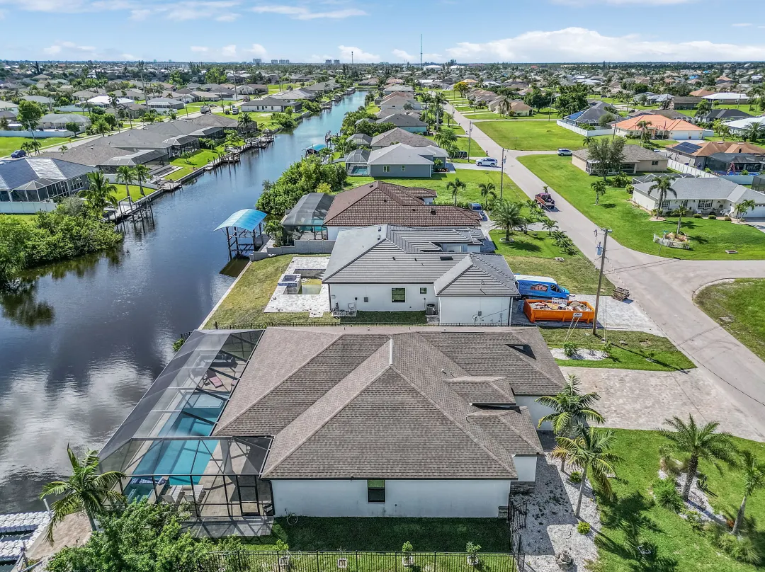 Heated Saltwater Pool And Game Room Fun - Stunning Waterfront Oasis - Sanibel Island, FL