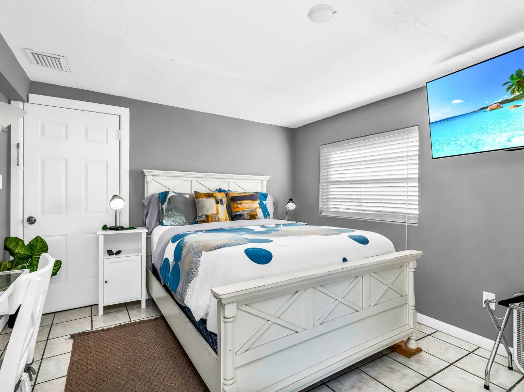 Heated Pool And Gated Backyard Oasis - Beautiful Family Retreat - North Miami Beach, FL