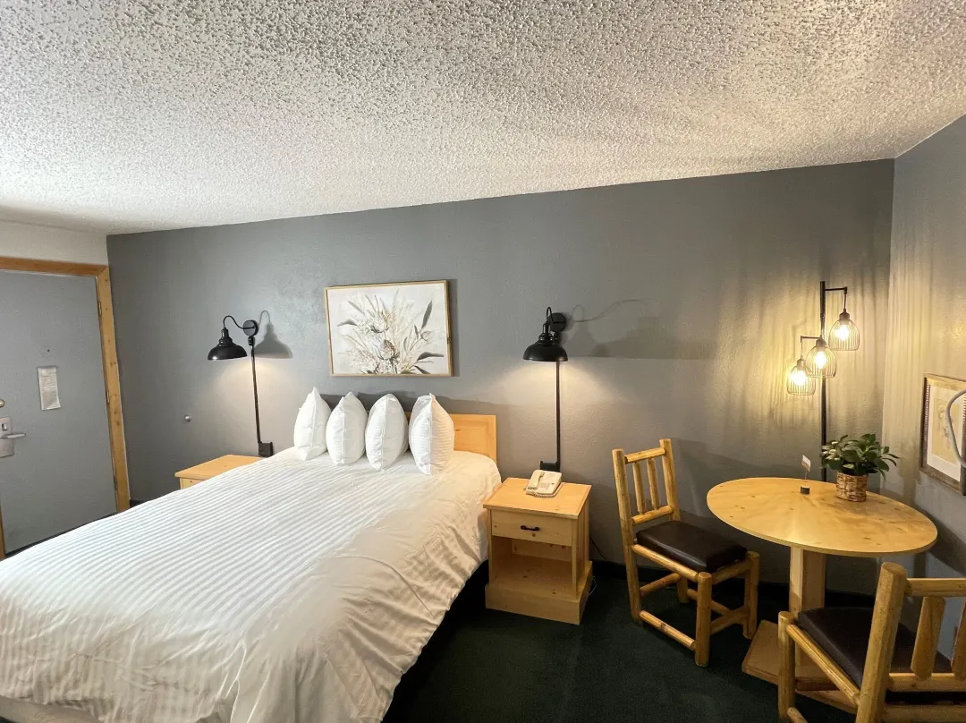 Moose Creek Lodge & Suites - Cody, WY