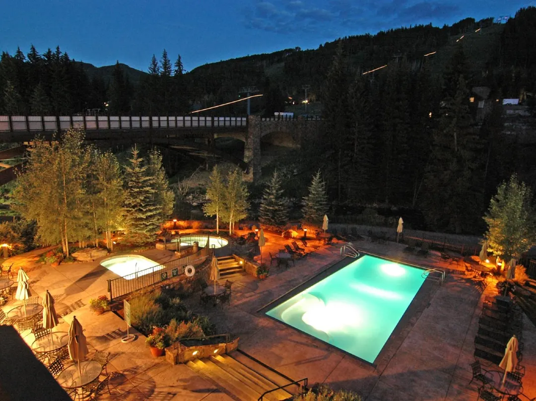 Ski-in Ski-out Access And Slope-side Hot Tubs - Stylish Mountain Retreat - Vail