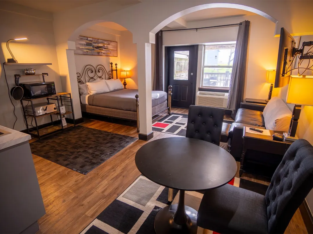 Nuk's Executive Suites - Green Bay