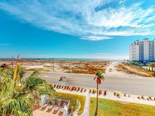 Direct Gulf Front Condo With Resort Pools & Hot Tubs - Steps To Beach - Gulf Shores, AL