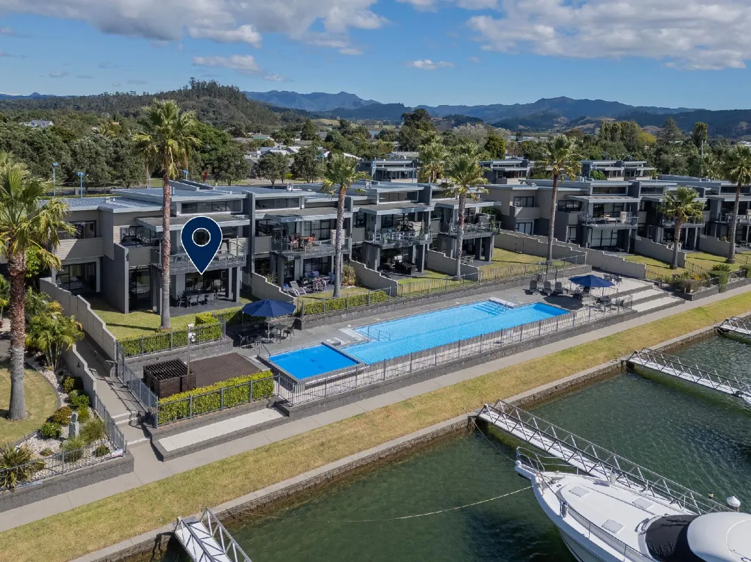 Sovereign Pier On The Waterways - Whitianga