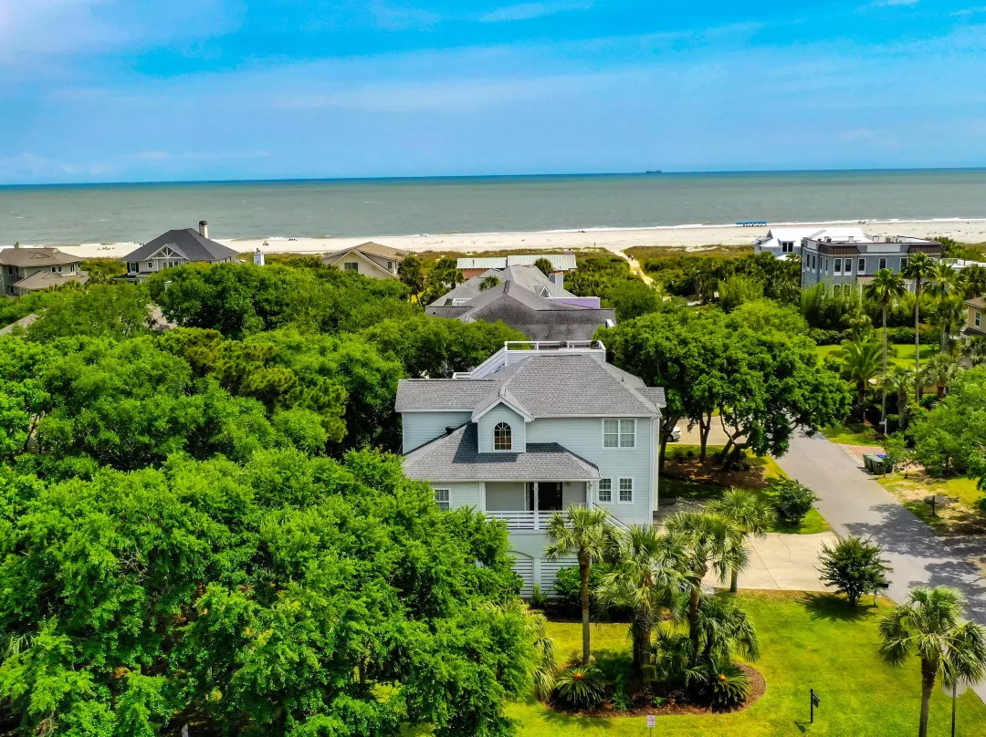 Charming Beach Haven With Rooftop Deck And Modern Amenities - Inviting Escape - Isle of Palms, SC