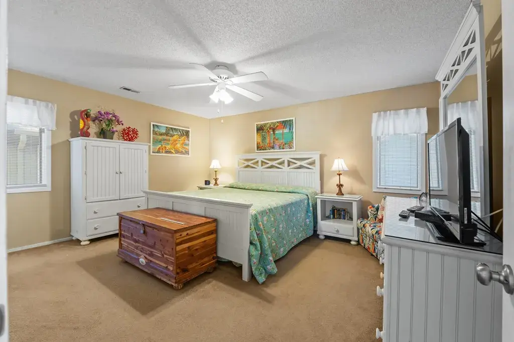 Full Kitchen And Outdoor Pools - Charming Beach Haven - Myrtle Beach, SC