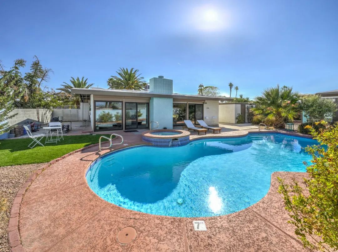Private Pool And Modern Kitchen - Charming Urban Oasis - Henderson, NV