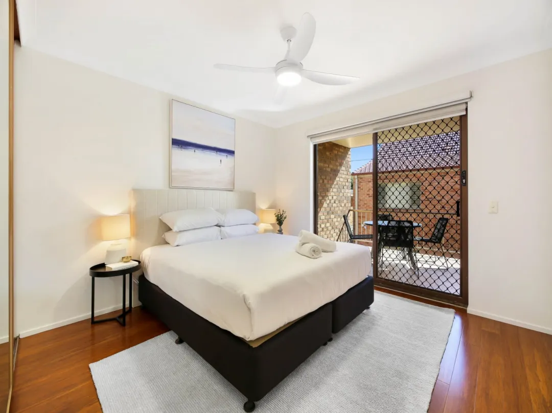 Coastal 2-bed With Balcony, 200m From Beach - Gold Coast