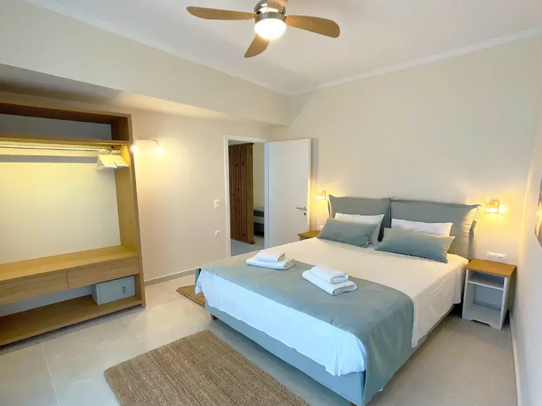 Beachfront 4-bed Luxury Suite - Agios Gordios, Corfu, Greece - Corfou