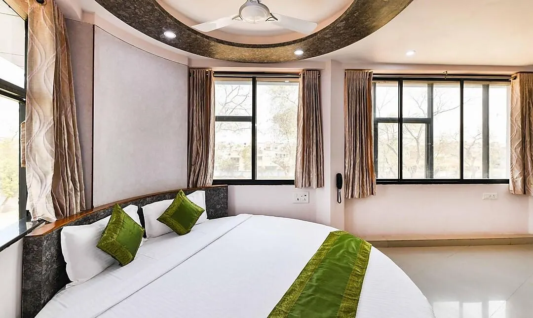 Treebo Skylon Hotel - Gandhinagar