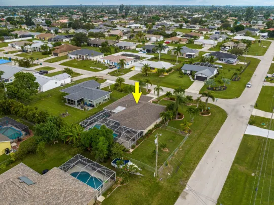 Heated Pool, Spa And Antique Pool Table - Charming Retreat - Fort Myers, FL