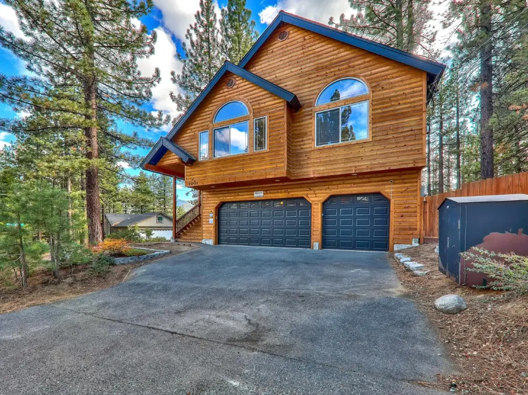 Private Hot Tub And Spacious Fenced Yard - Stylish Mountain Retreat - Lake Tahoe