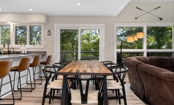 Cozy Retreat with Sauna and Jacuzzi - Charming Family Haven, Nelson ...