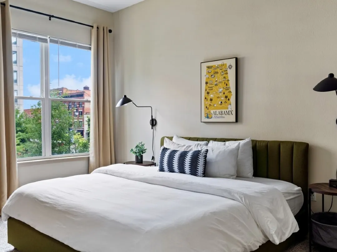 Cozy Getaway With Stylish Comfort - Charming Urban Retreat - Montgomery, AL