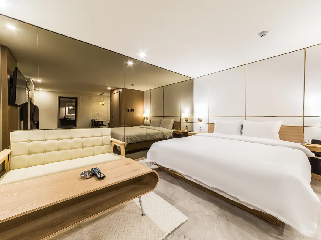 Uijeongbu Xym Premium Hotel - Uijeongbu-si