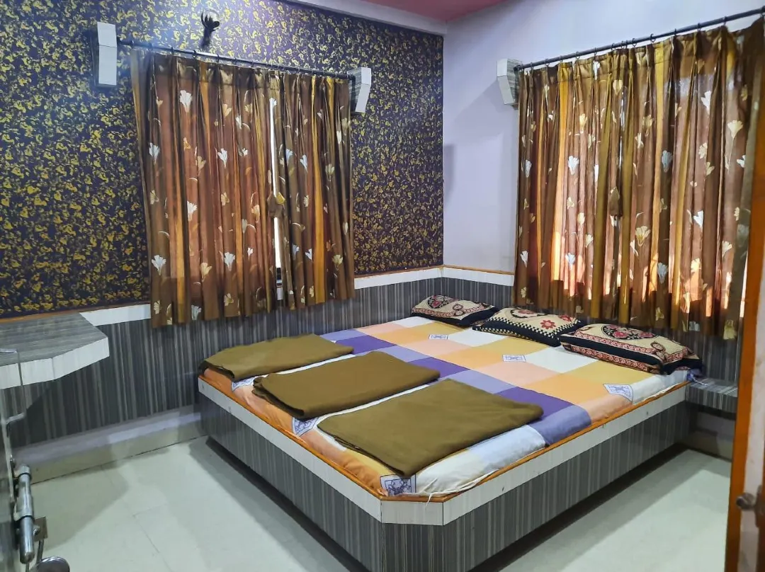 Sai Raghunandan Guest Huse - Shirdi